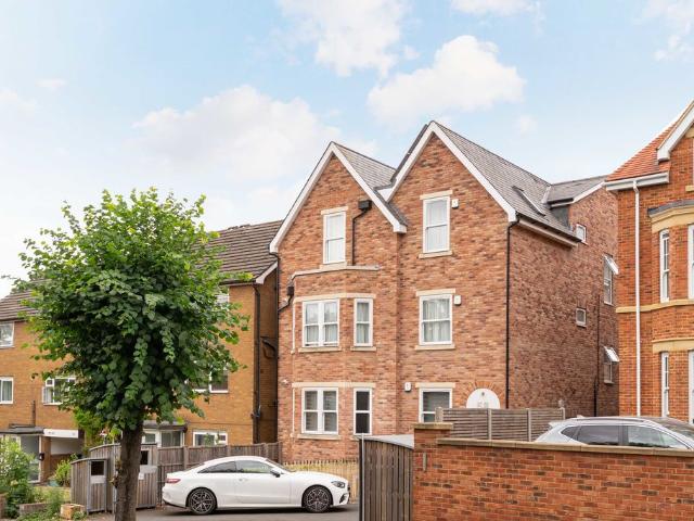 house for rent at South Park Hill Road, South Croydon