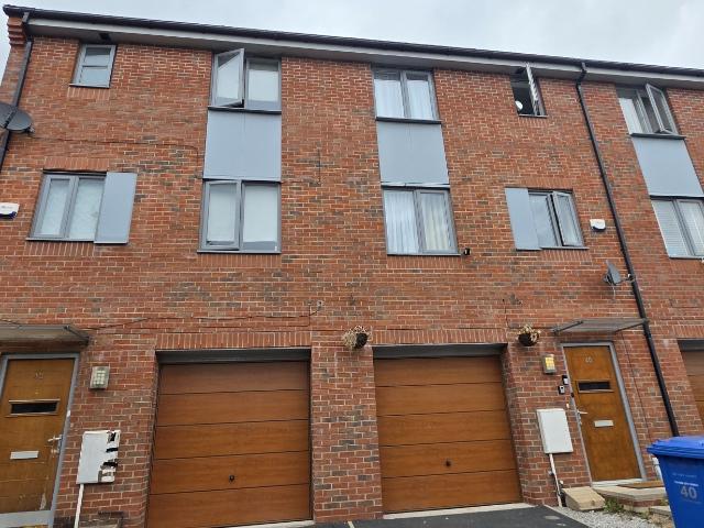 House for rent Christie Lane M7