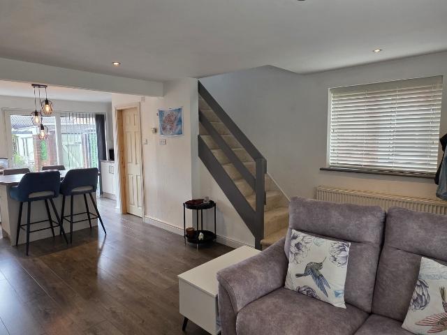 House for rent Fairford Way SK5