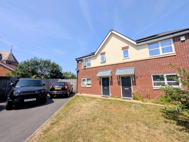 House for rent Gabriel Close, Manchester M12