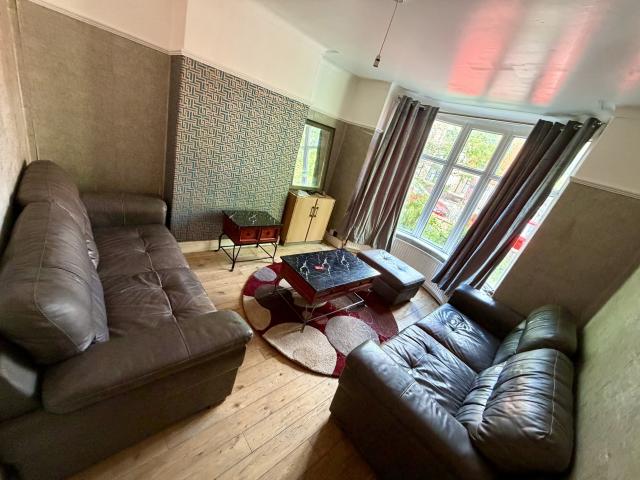 House for rent Hanover Crescent, Greater Manchester M14