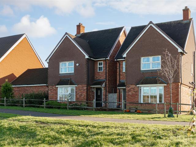 house for rent in 4, Westvale Road, Horley, RH6 8NT