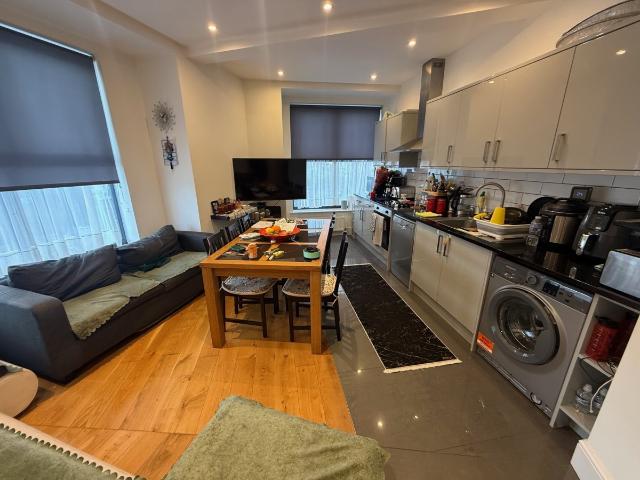 House for rent in 543 Green Lanes, N13 4DR