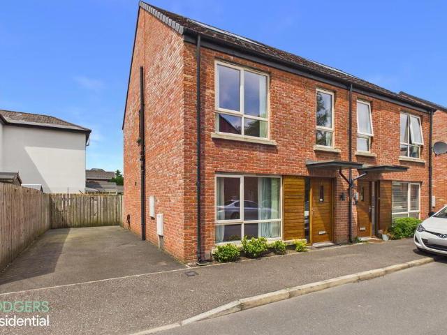 house for rent in 1 Victoria Close, Belfast, BT4 1PF