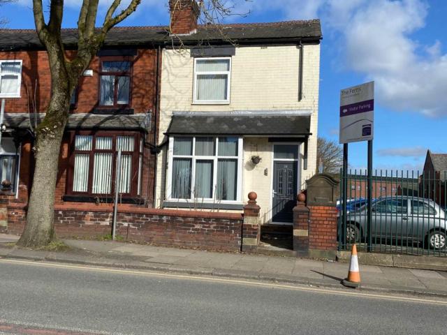 house for Rent in 38 Plodder Lane Farnworth