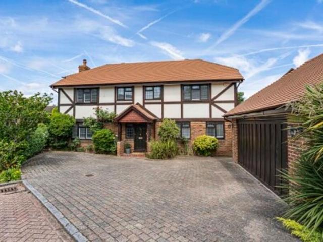 house for rent in Taleworth Park, KT21 2NH