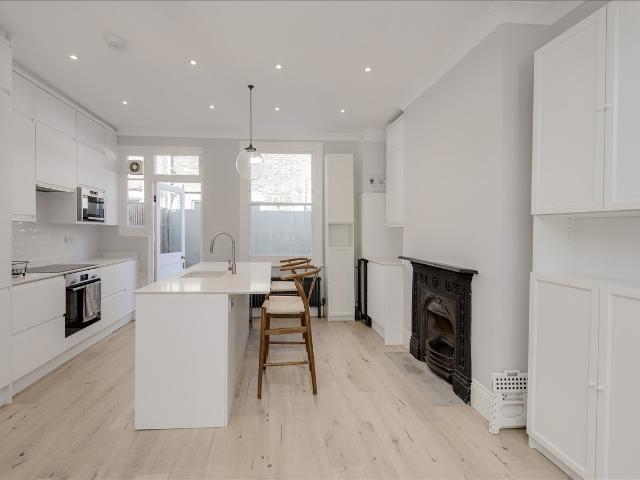 house for rent in Thorpebank Road, London