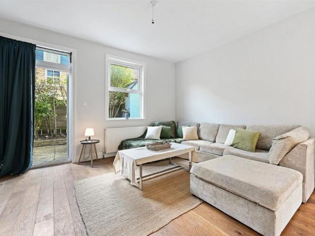 house for rent in Thorpebank Road, W12 0PQ