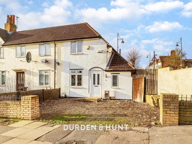 house for rent in Theydon Grove, IG8 7HQ
