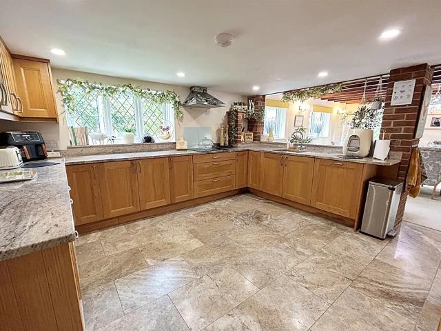 house for rent in The Olde Oak Wimborne BH21 4JR