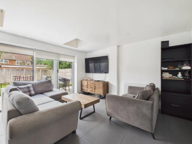 house for rent in Valley Crescent, RG41 1NP