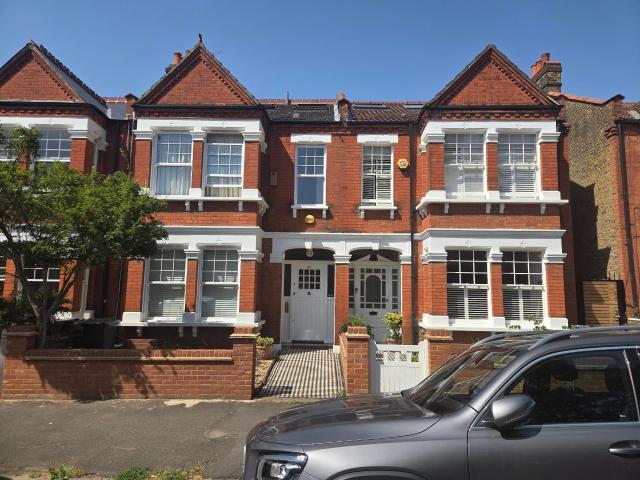 house for rent in Wavendon Avenue, W4 4NT