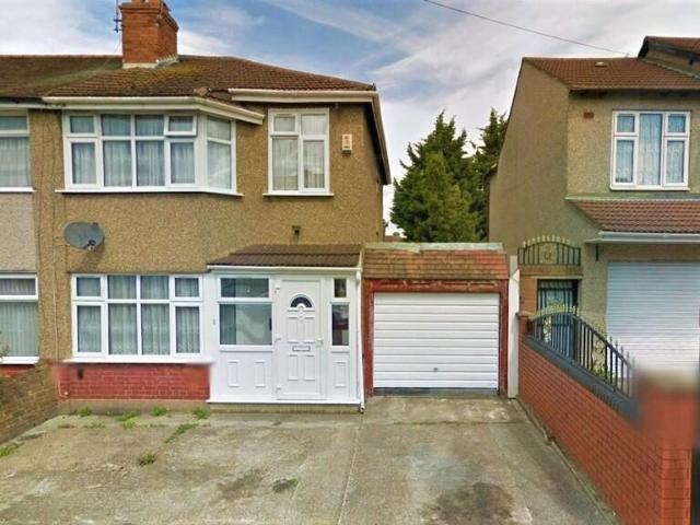 house for rent in Waxlow Crescent, UB1 2ST