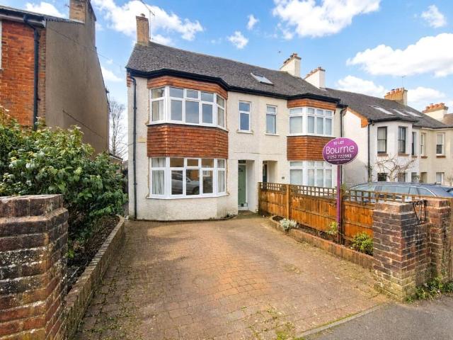 house for rent in Weydon Hill Road, GU9 8NY