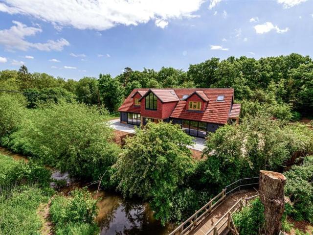 house for rent in Weydon Mill Lane, GU9 7QL