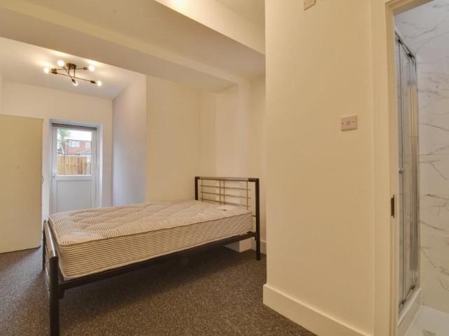 house for rent in Whippendell Road, WD18 7PN