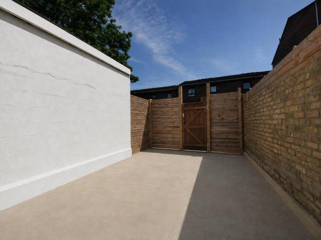house for rent in Windmill Road, TW8