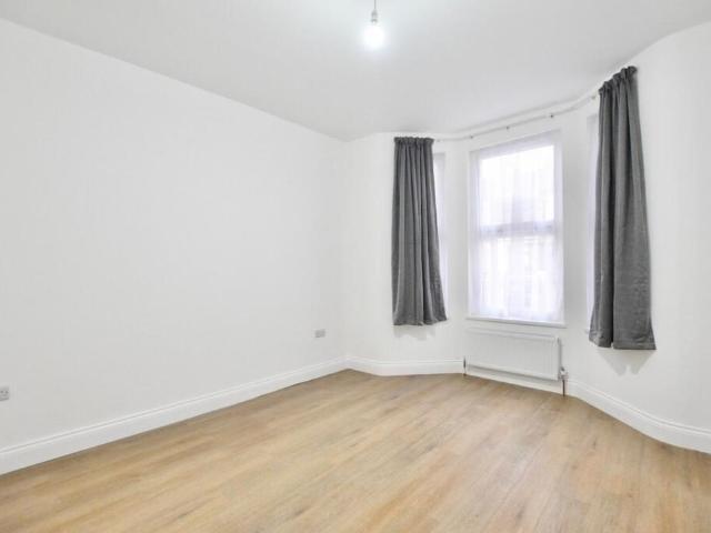 house for rent in Windsor Road, IG1 1HQ