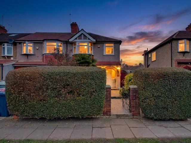 house for rent in Wood End Lane, UB5 4JW