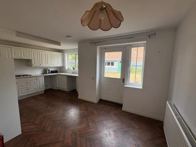 house for rent in Woodland Close Verwood BH31 7PN