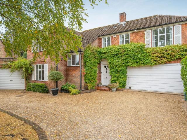 house for rent in Woodlands Close, Ascot