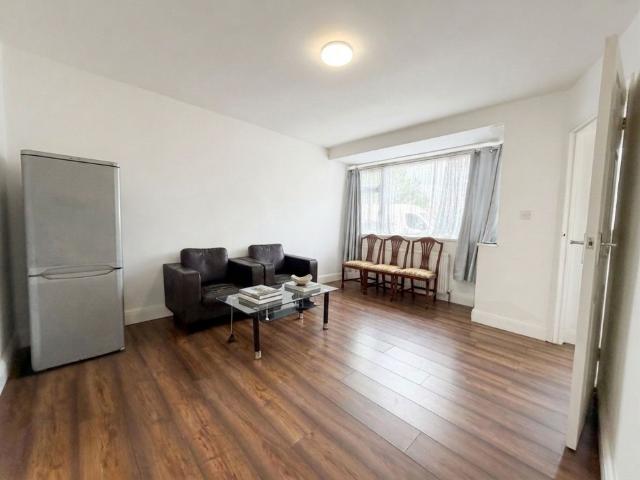 house for rent in Woodstock Gardens, Hayes, UB4