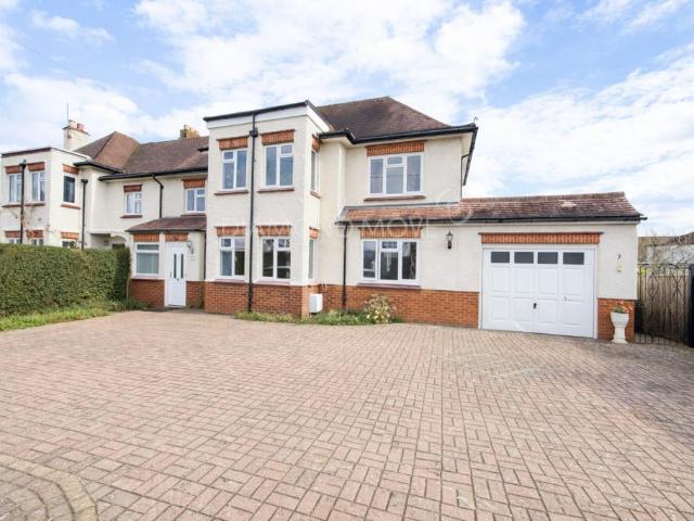 house for rent in Worple Road, TW18 1ED
