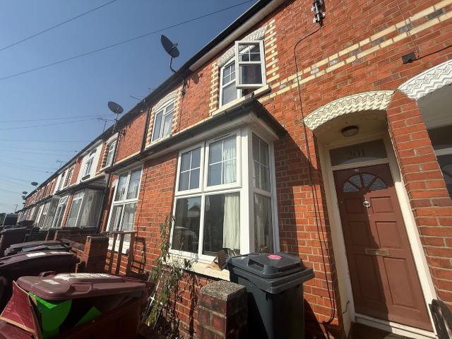 house for rent in Wykeham Road, RG6 1PN