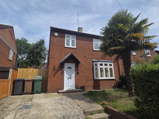 house for rent in Yardley Close, Chingford, London, E4 7SE