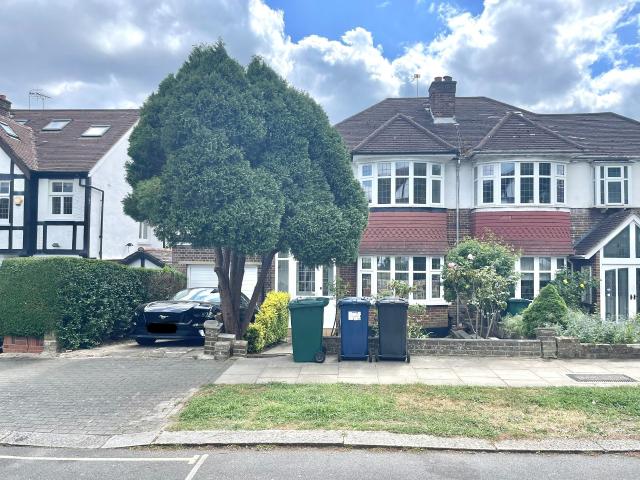 house for rent in Abbots Gardens, N2 0JG
