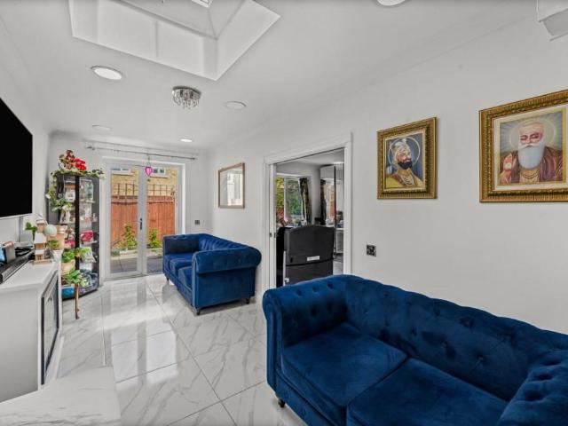 house for rent in Abbott Road, E14 0GP
