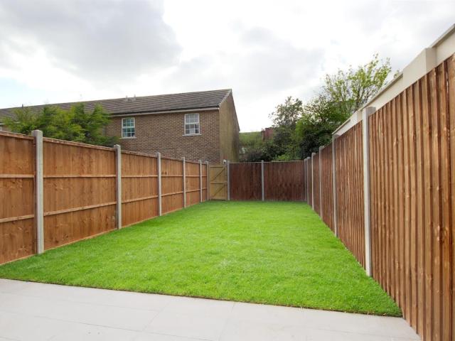 house for rent in Agnes Road, W3