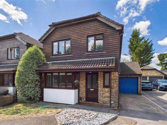 house for rent in Albany Park Drive, RG41 5HZ
