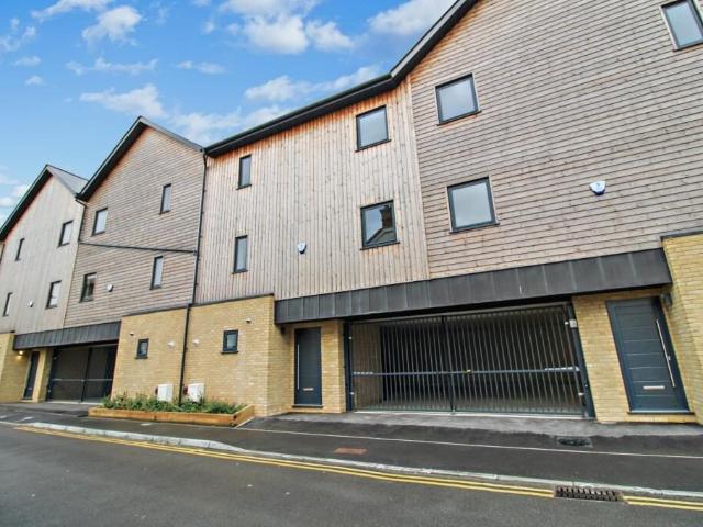 house for rent in Alfred Road, DA11 7QF