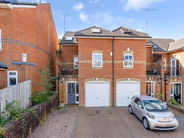 house for rent in Ascot Berkshire SL5 8RZ Long Hill Road