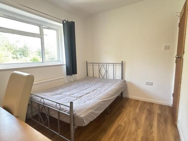 house for rent in Ash Grove, GU2 8UT