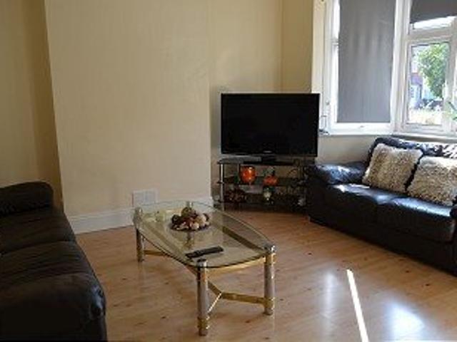 House for rent in Ash Grove, N13 5AR