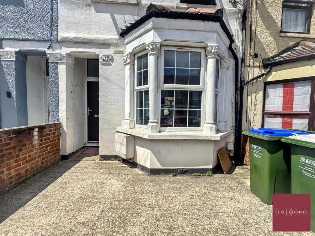 house for rent in Ashburnham Road, DA17 6DA