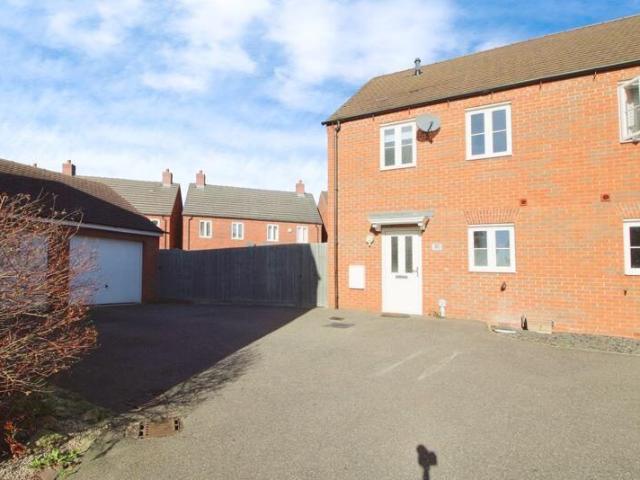 house for rent in Appledine Way, MK41 0FP