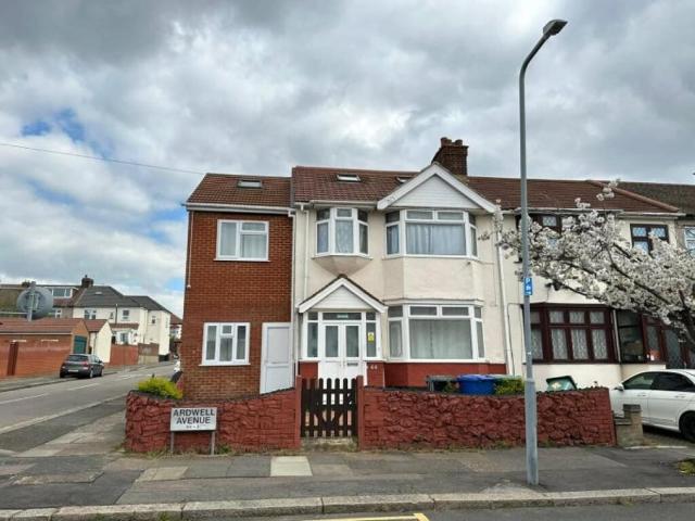 house for rent in Ardwell Avenue, IG6 1AW