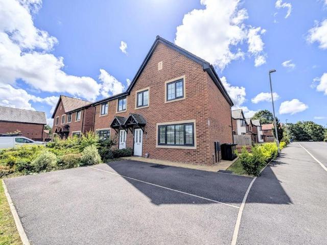 house for rent in Aveling Drive, PR9 8SJ