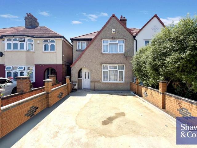 house for rent in Barrack Road, TW4 6AN