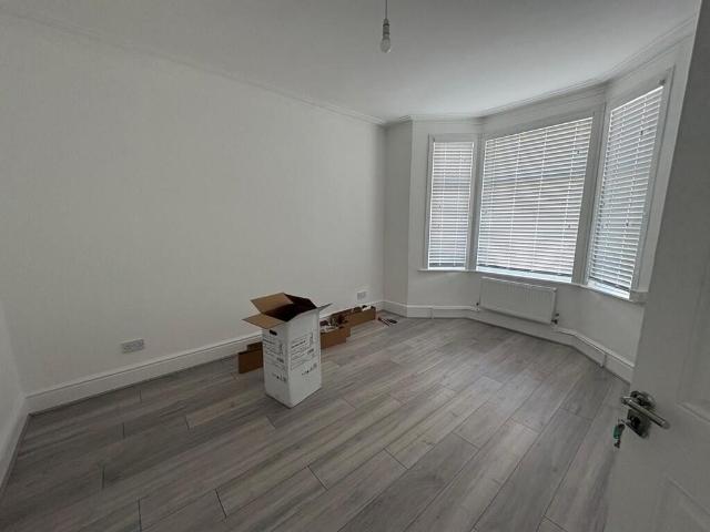 house for rent in Beaconsfield Road, UB1 1BS