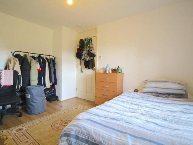 house for rent in Birch Close, E16 4QW