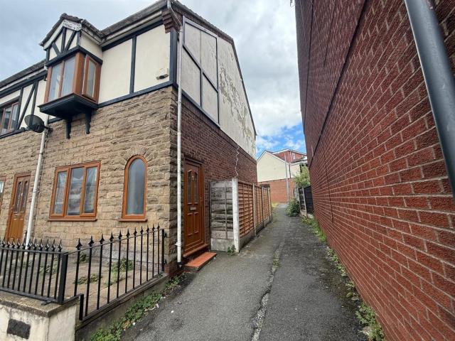 house for rent in Blackburn Road, BL1 8HE