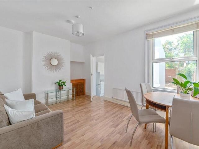 house for rent in Blackshaw Road, SW17 0DE