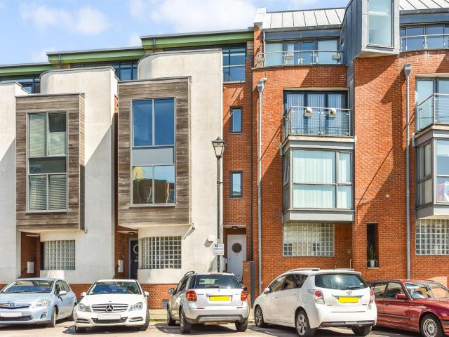 house for rent in broad street, old portsmouth