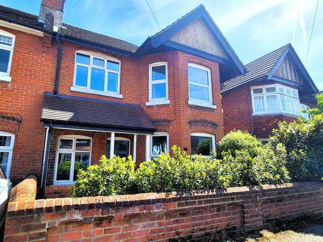 house for rent in bridlington avenue, so15