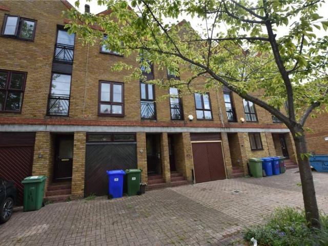 house for rent in Brunswick Quay, SE16 7PY