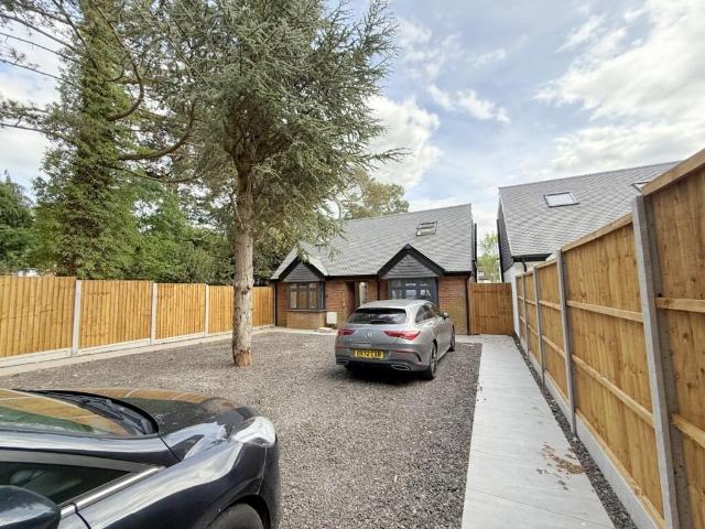 house for rent in Bucknalls Lane, WD25 9NH